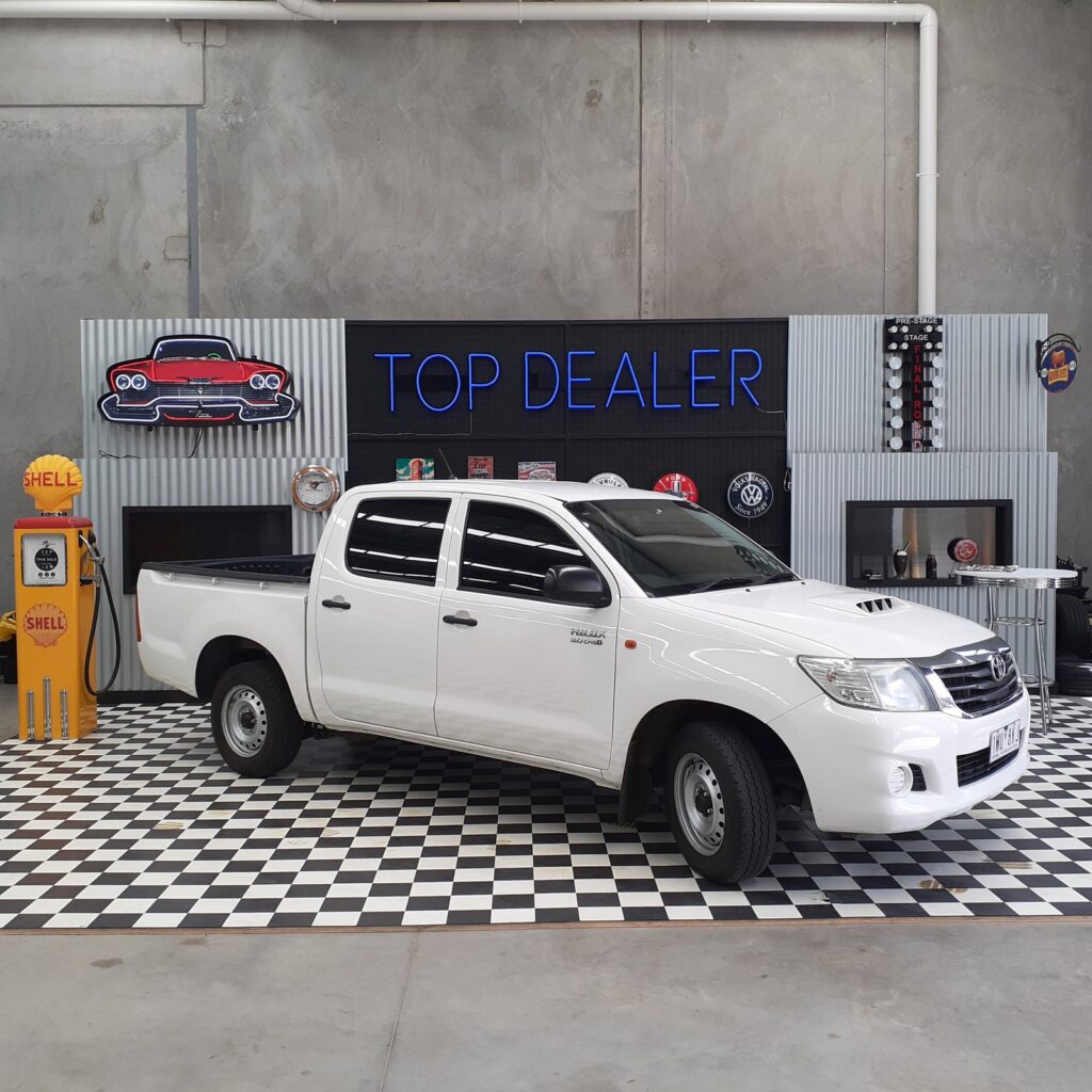 2014 Toyota Hilux SR – TOP DEALER